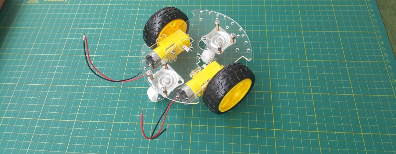 Robô Autônomo Básico com Arduino Nano e Sensor Ultrassônico